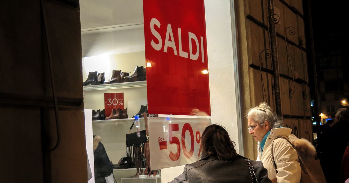Saldi invernali: due italiani su tre a caccia dell'affare