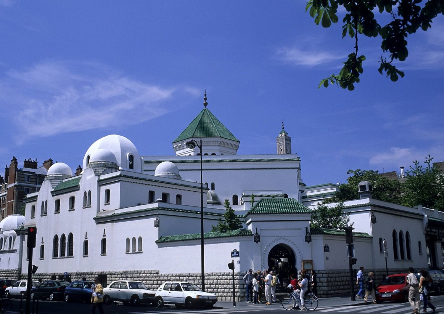 Hollande a sorpresa visita la Grande Moschea di Parigi