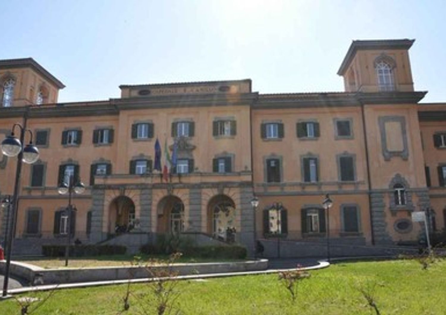 San Camillo, un "set" il materasso a terra