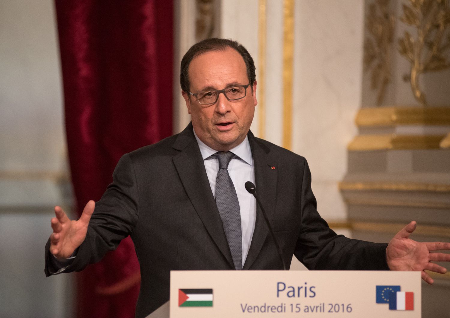 Governo francese "implora" i sindacati, stop scioperi
