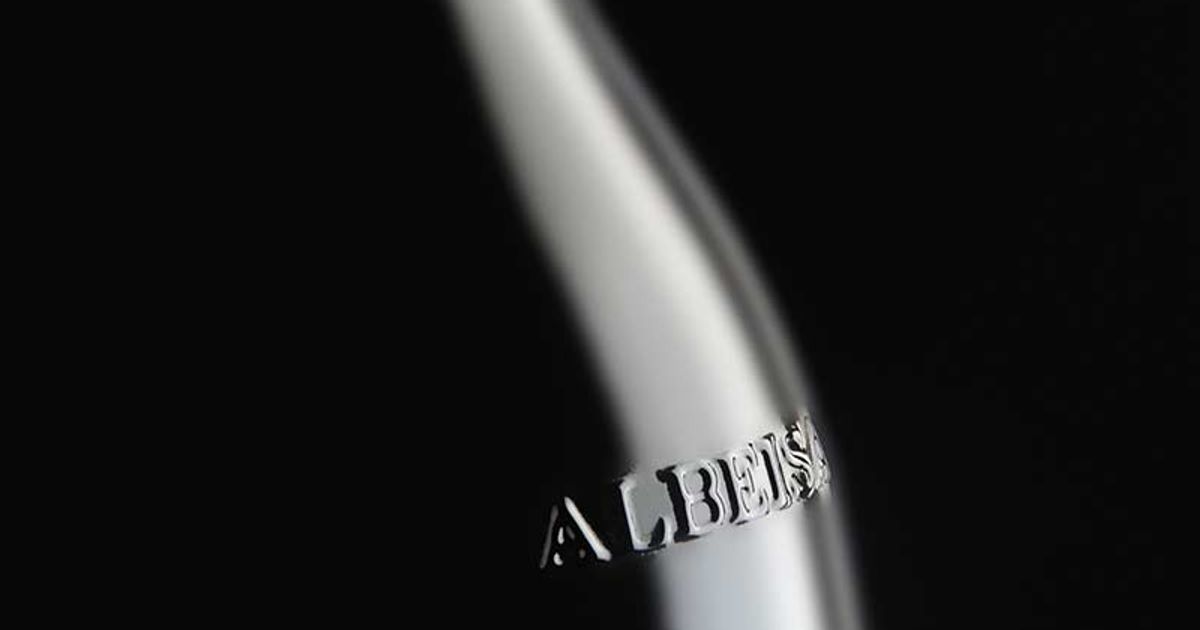 Vini: Albeisa, l'antica bottiglia delle Langhe rifa' il look