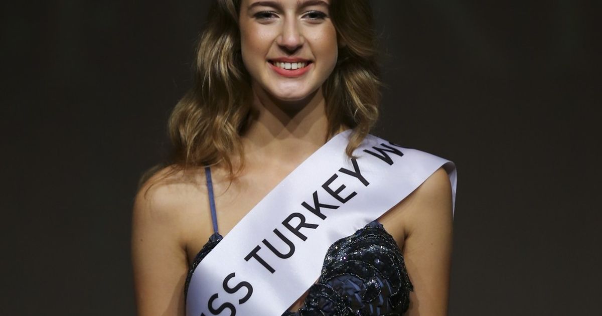 Il Tweet che è costato la corona di miss Turchia alla giovane Itir