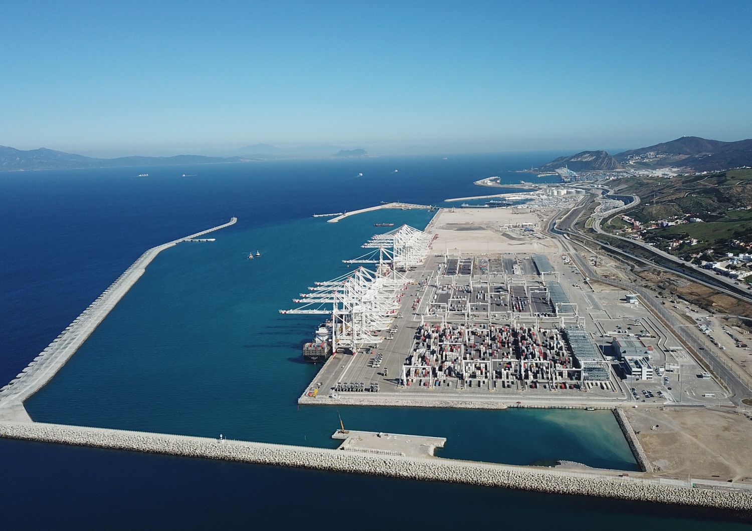 Quello di Tangeri diventa così il porto più grande del Mediterraneo