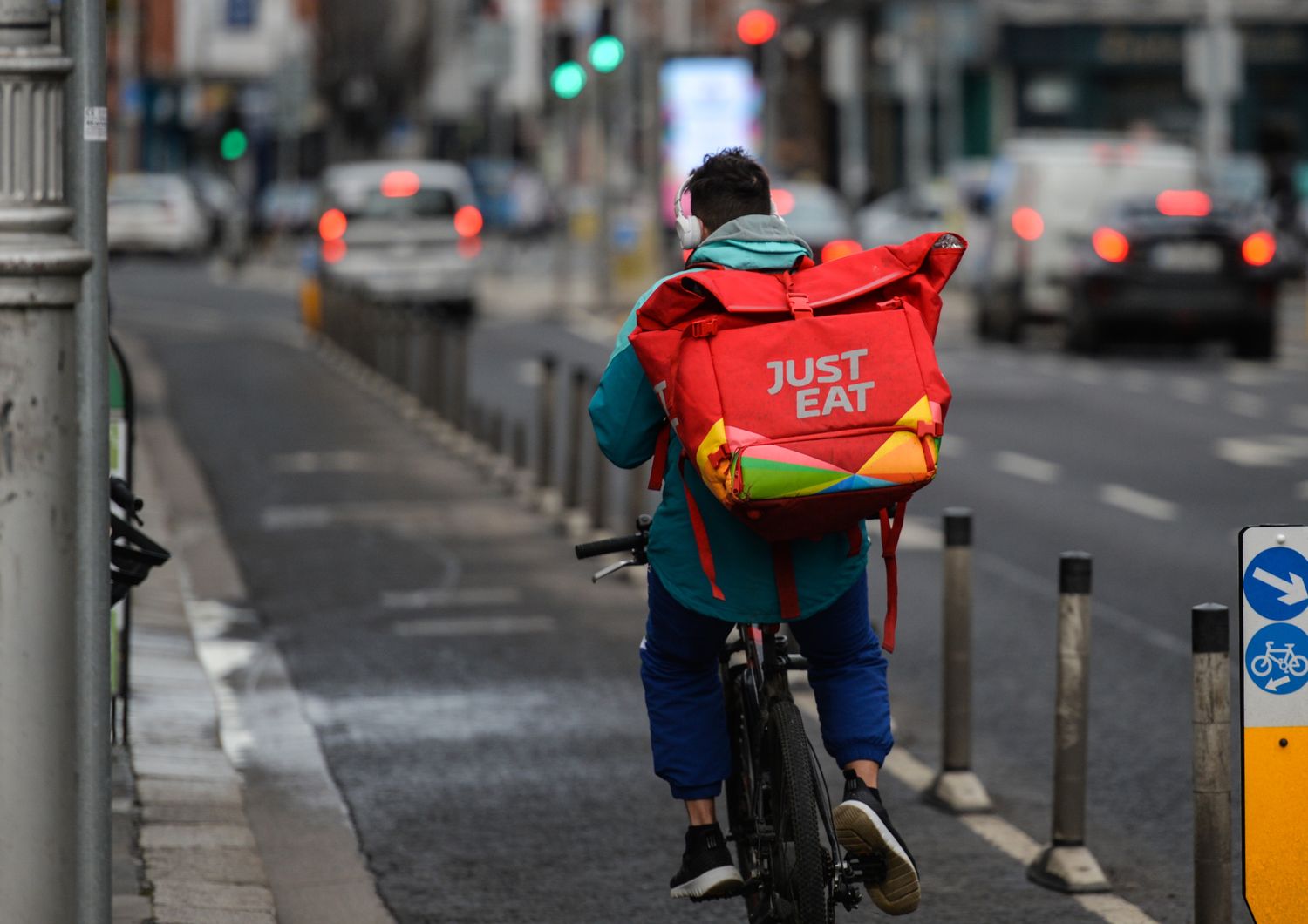 Primo contratto per i rider in Italia: da marzo Just Eat assume