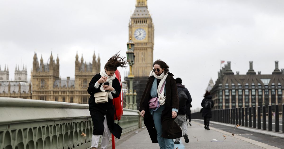 La tempesta Eunice si abbatte sul nord Europa, 9 i morti