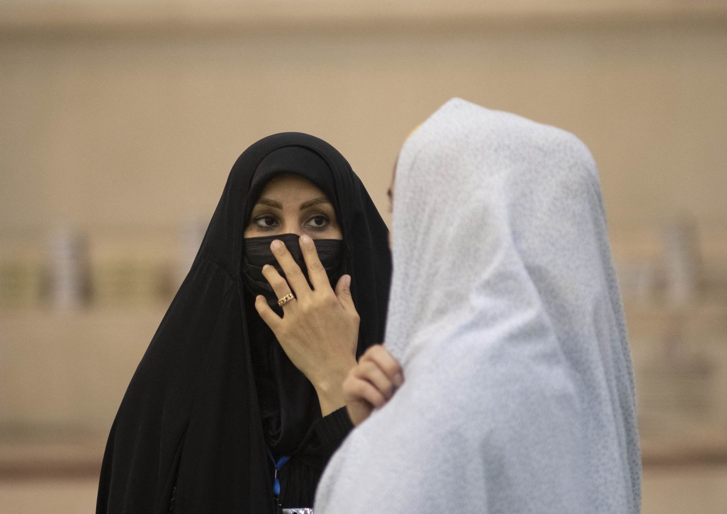 Il caso della ragazza iraniana morta perché indossava male il velo