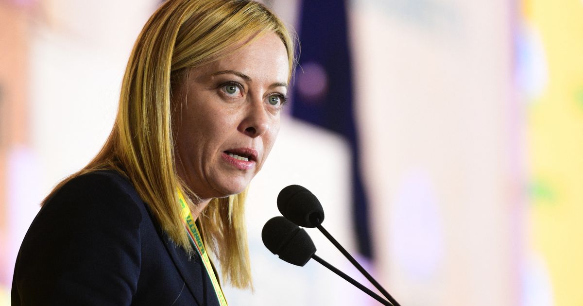 Una 'nuova' Giorgia Meloni ha parlato sul palco virtuale di Vox