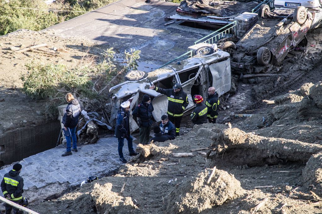 A Ischia si lotta contro il tempo per cercare i quattro dispersi nella ... A Ischia si lotta contro il tempo per cercare i quattro dispersi nella ...