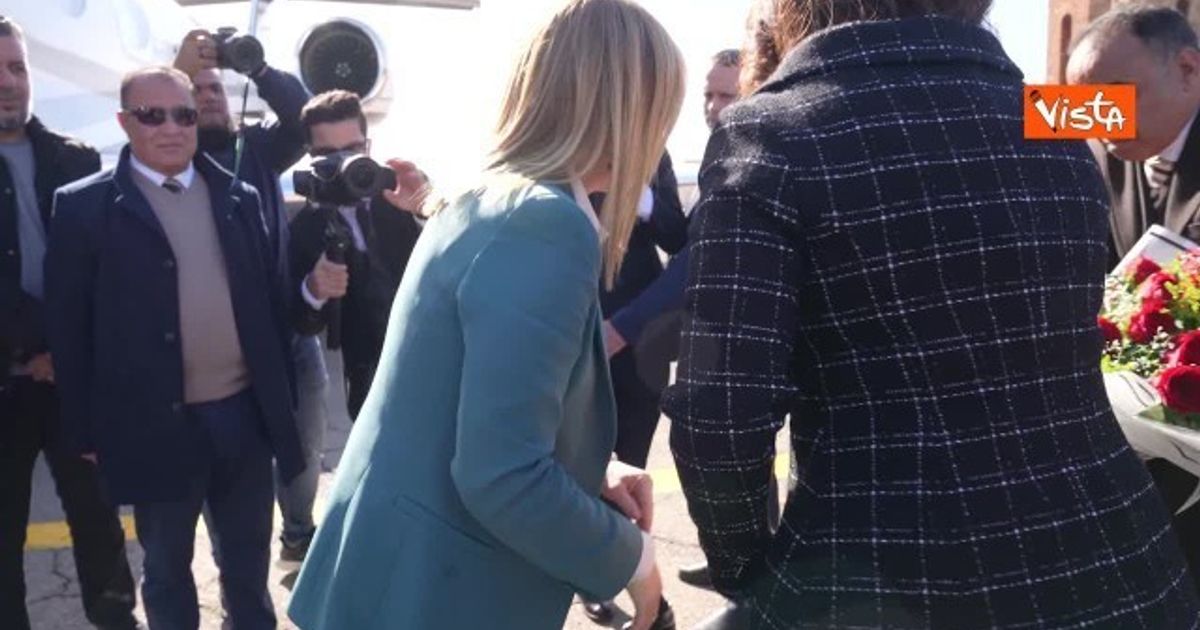 Meloni arriva a Tripoli con Piantedosi e Tajani per la visita di Stato in Libia, le immagini