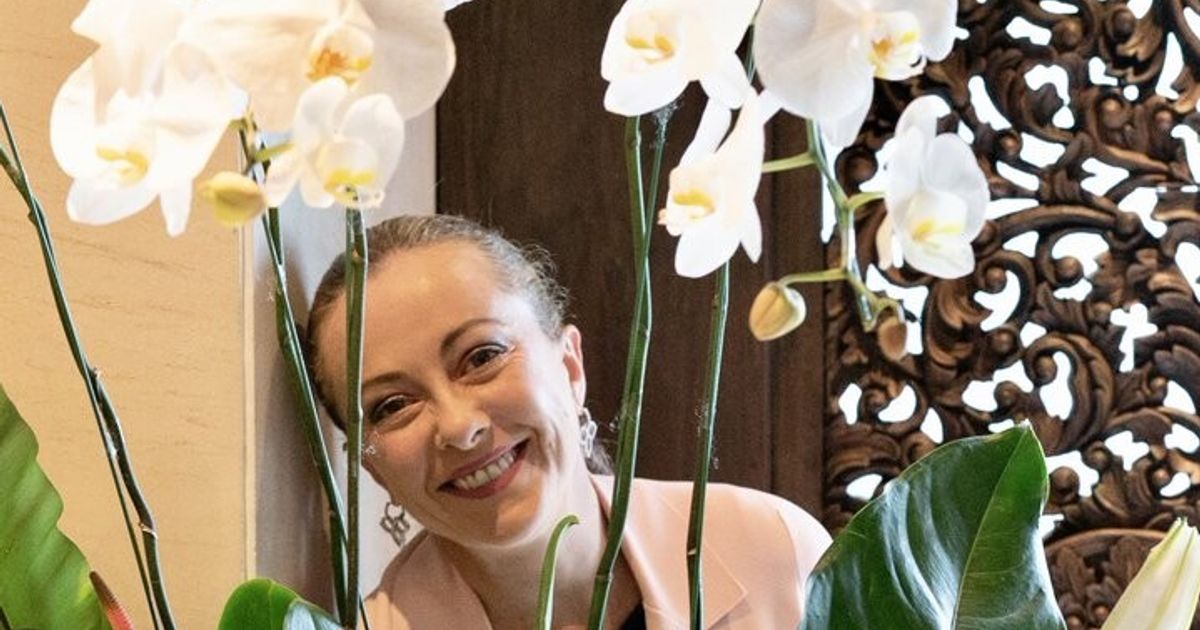 I fiori bianchi di Meloni e il cielo azzurro di Salvini. La Pasqua ...