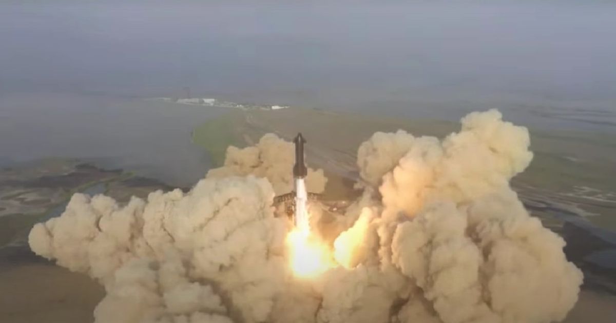 Il razzo di Elon Musk esplode in volo. Ma lui: "È un successo"