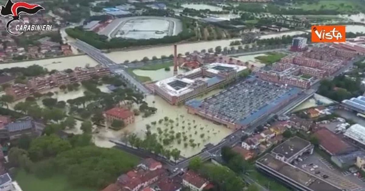 Maltempo Emilia Romagna, le immagini delle strade allagate dall'elicottero dei Carabinieri