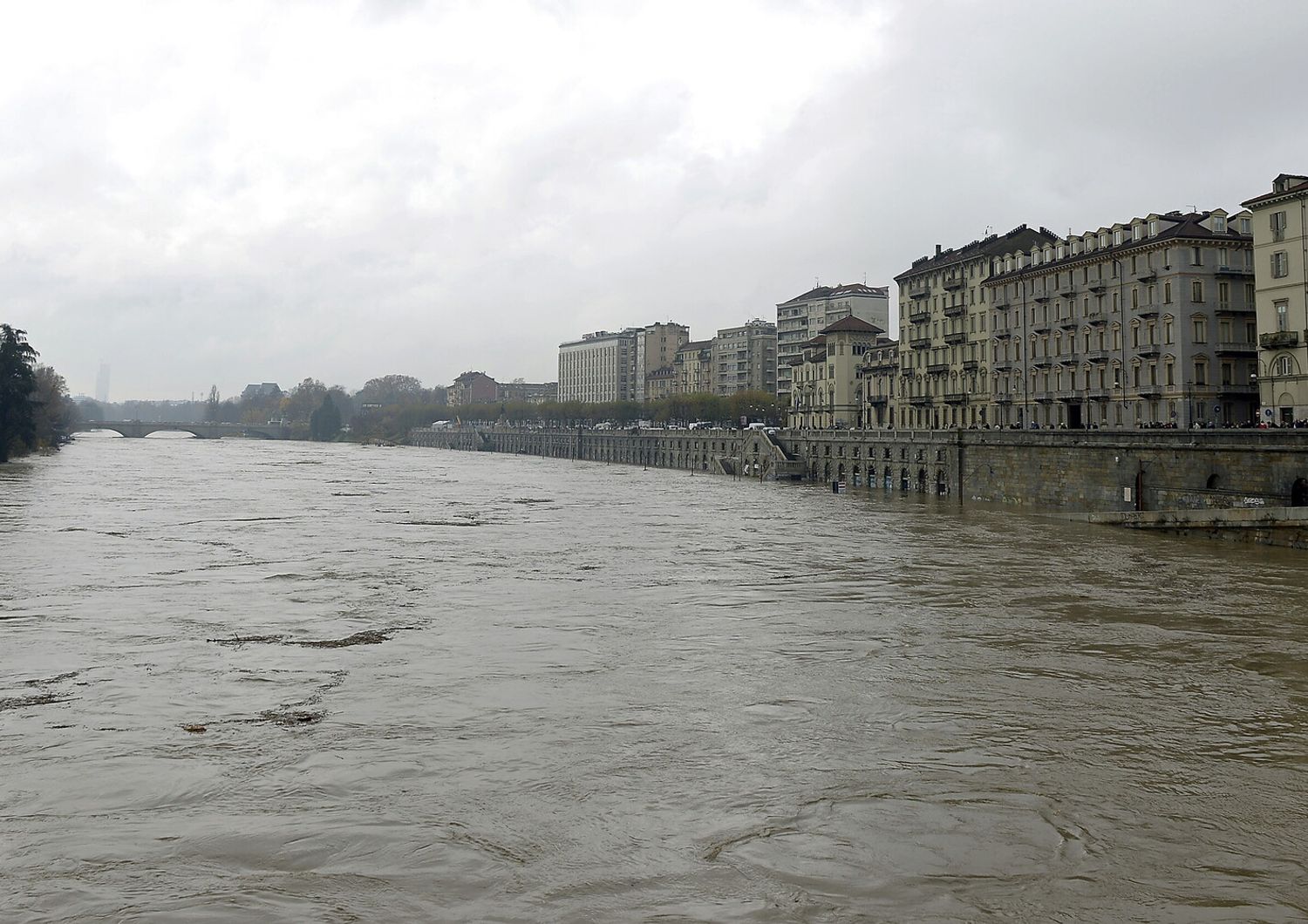 Torino aspetta la piena del Po