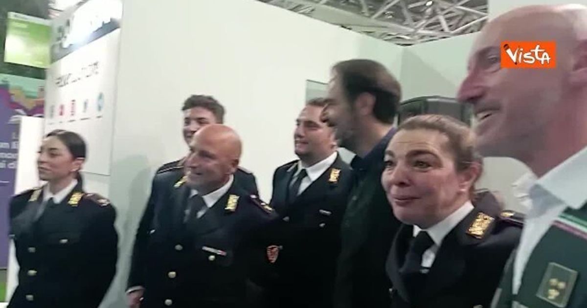 Neri Marcorè, Maccio Capatonda e Nino Frassica allo stand della Polizia ...