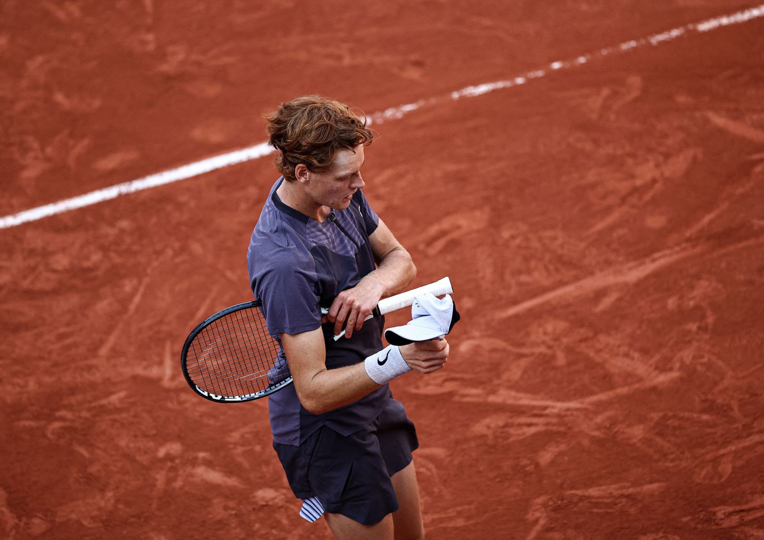 La pesante sconfitta di Sinner al Roland Garros