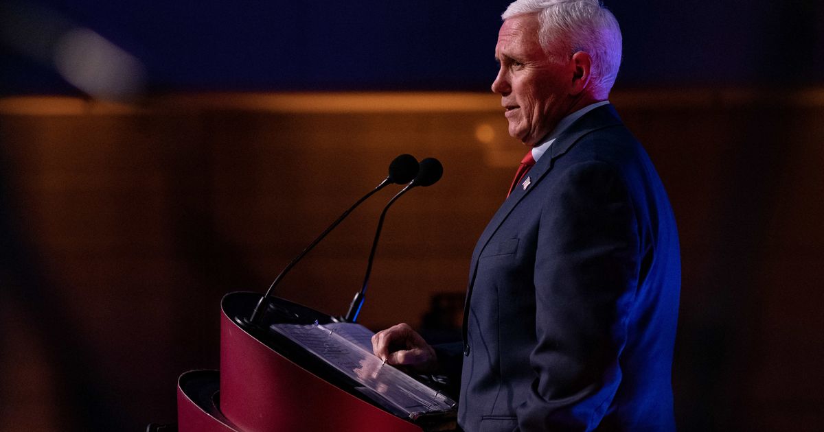 Le foto virali di Mike Pence sulla Harley Davidson