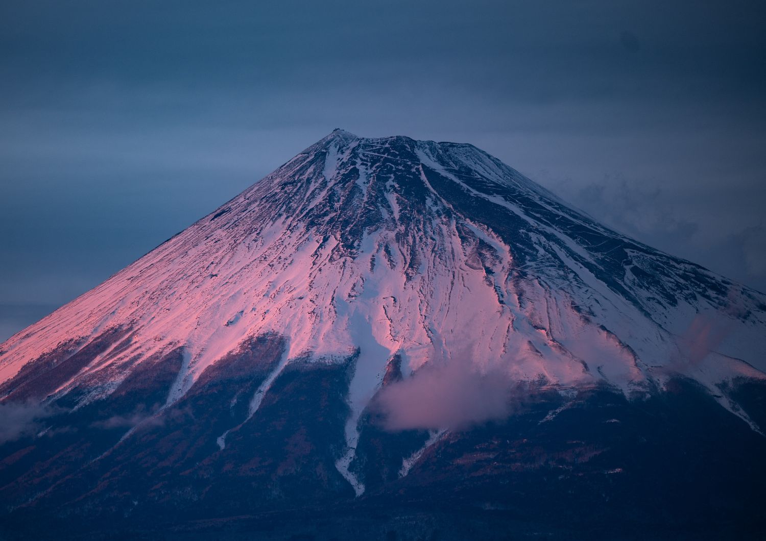 Troppi turisti sul Monte Fuji. L'allarme in Giappone