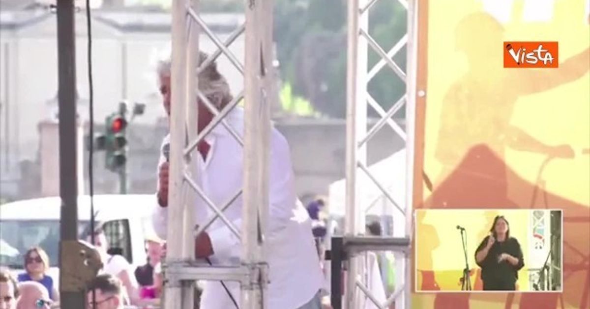 Grillo: "Fate le brigate di cittadinanza, mettete il passamontagna e di ...