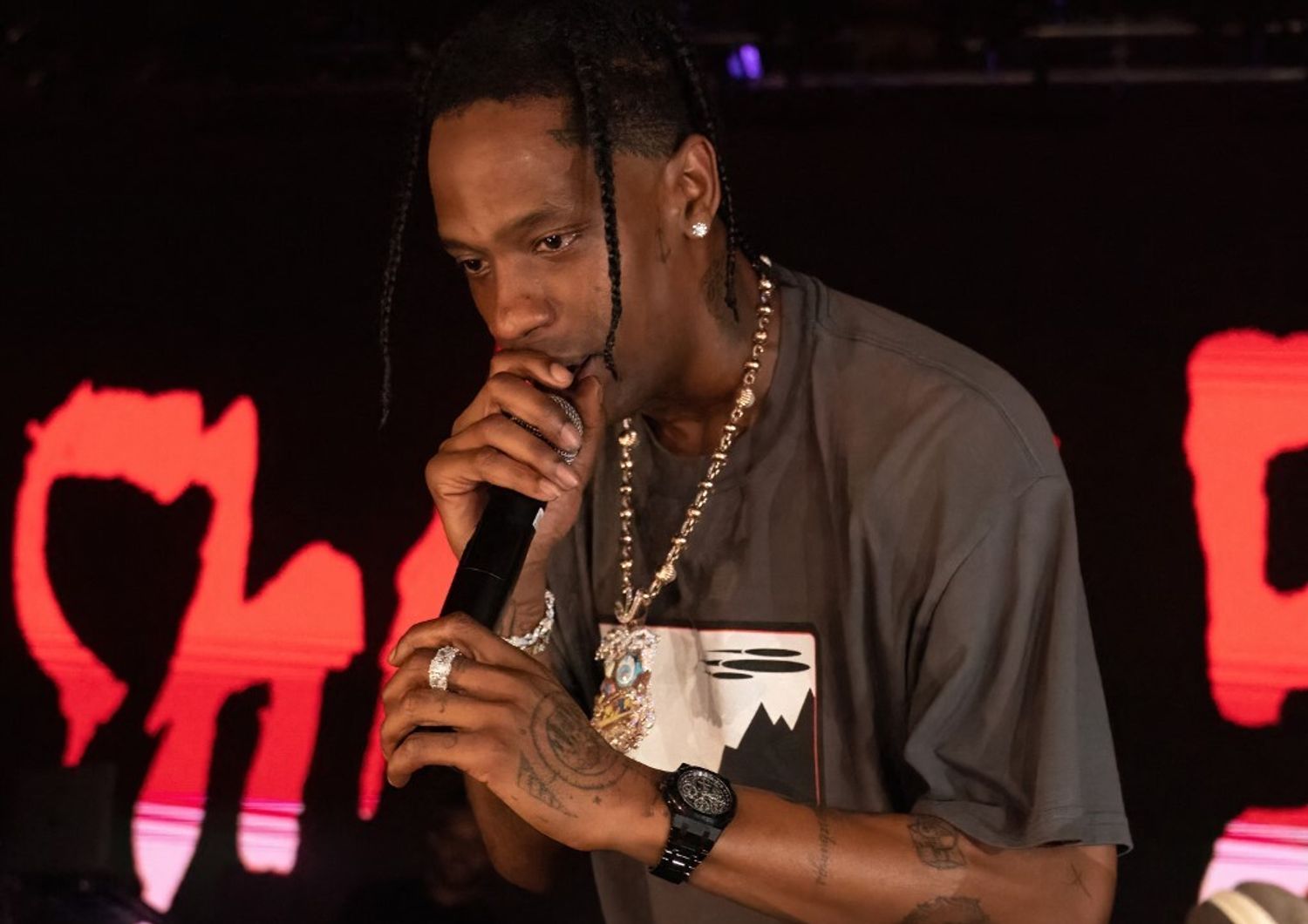 "Promuove pensieri massonici". L'Egitto cancella il concerto di Travis ...