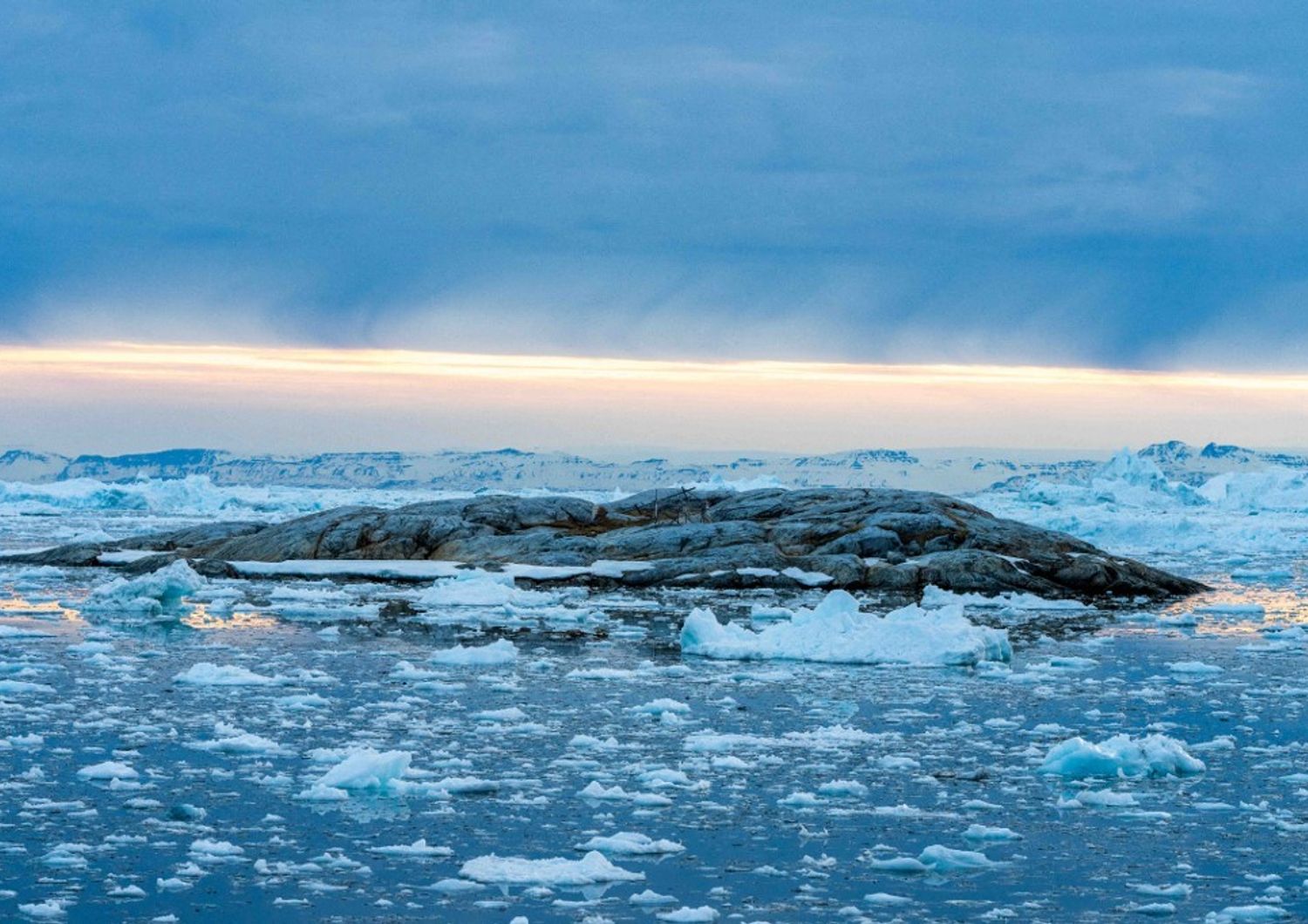 L'acqua che scorre sotto i ghiacciai può accelerare lo scioglimento L'acqua che scorre sotto i ghiacciai può accelerare lo scioglimento
