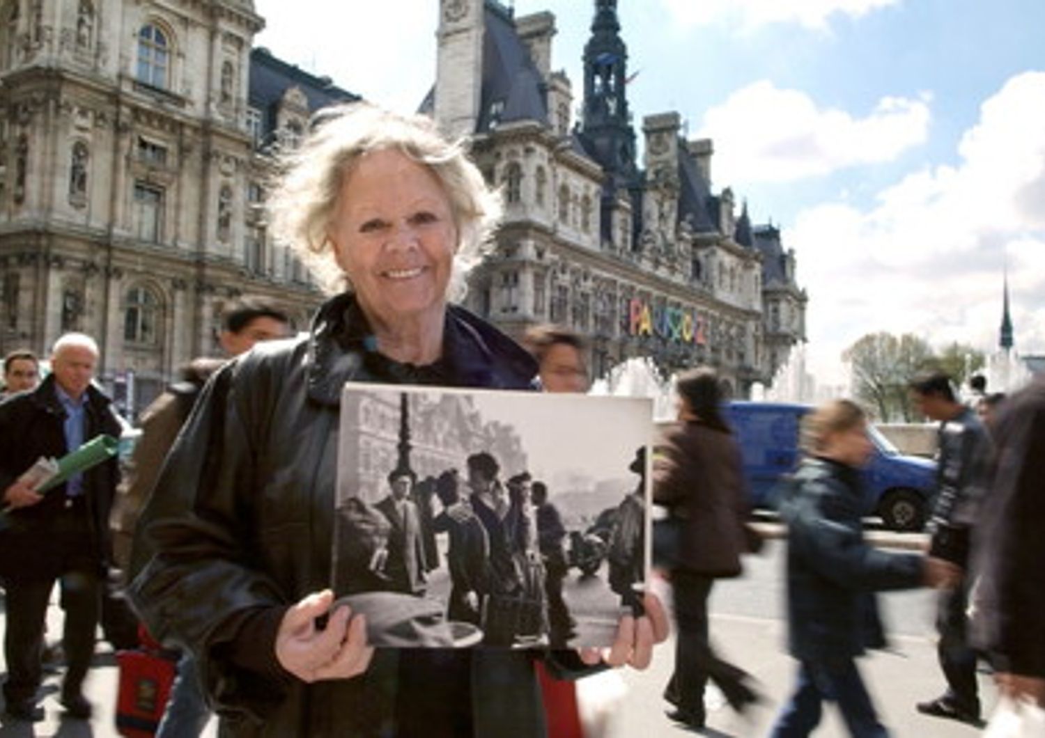 Morta la protagonista dell'iconica foto del bacio di Doisneau