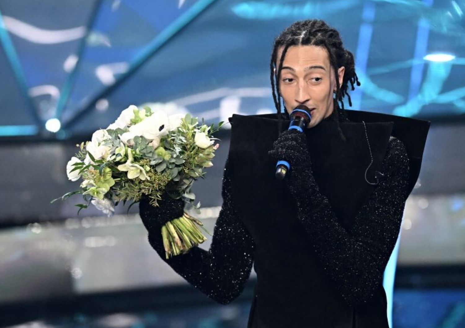 Scontri e feriti a Napoli nel presidio per Ghali