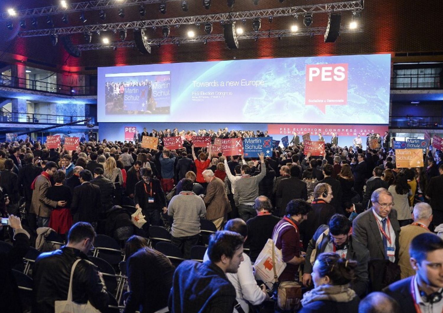 Il Pse lancia il suo manifesto: difesa comune europea e sostegno a Kiev