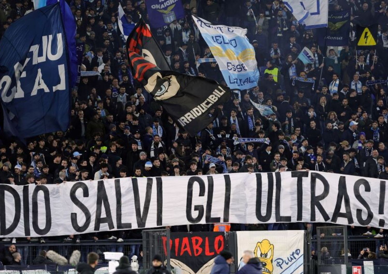 Sotto inchiesta in Germania i tifosi laziali che hanno fatto il saluto ...