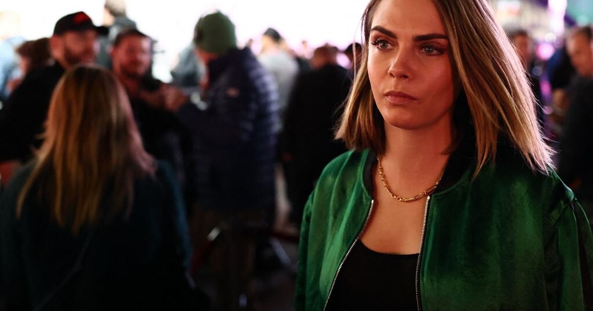 Il fuoco distrugge la casa di Cara Delevingne, salvi i due gatti