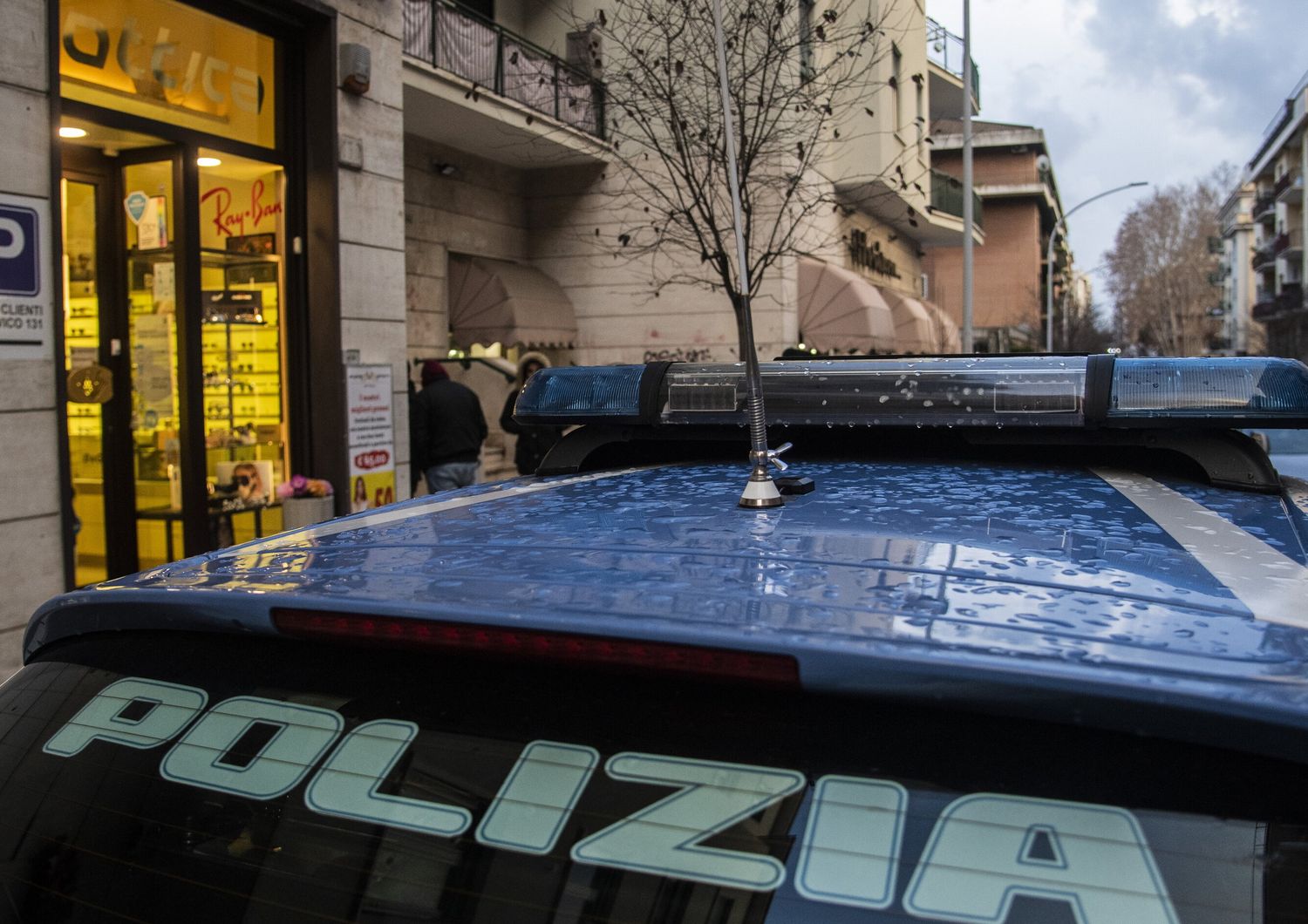 Folle inseguimento a Reggio Calabria, distrutte due volanti della ...