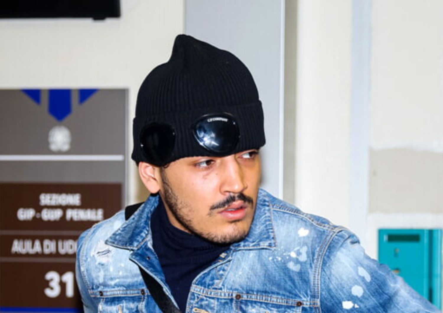 Viola i domiciliari e si schianta con l'auto, Simba La Rue torna in carcere