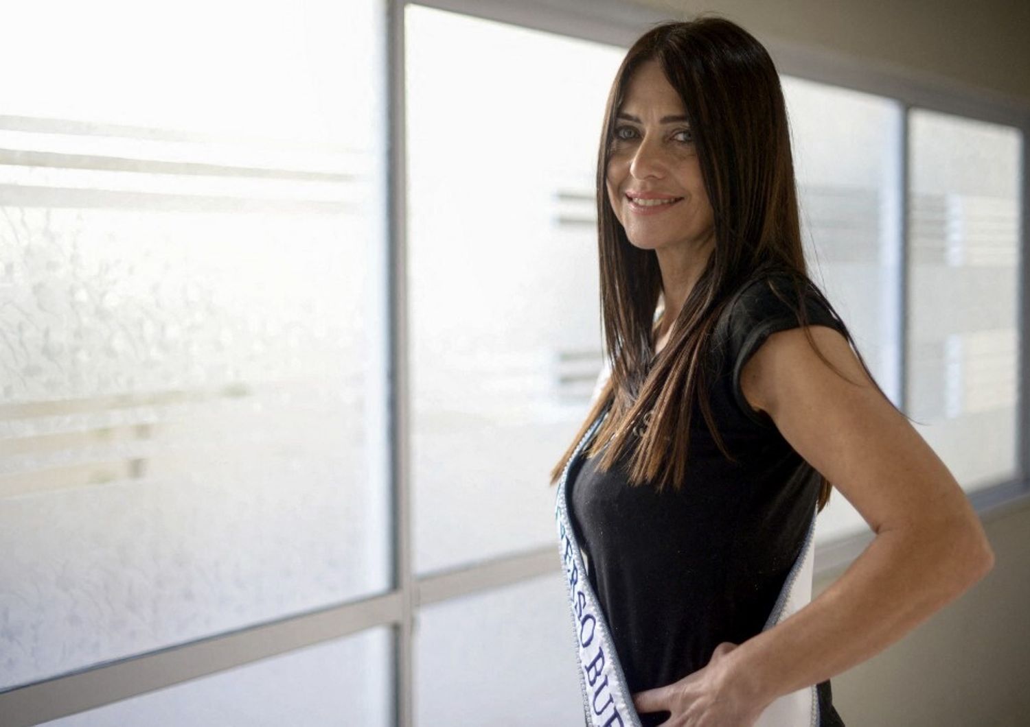 A 60 anni vince la selezione per Miss Universo. Chi è Alejandra Rodriguez