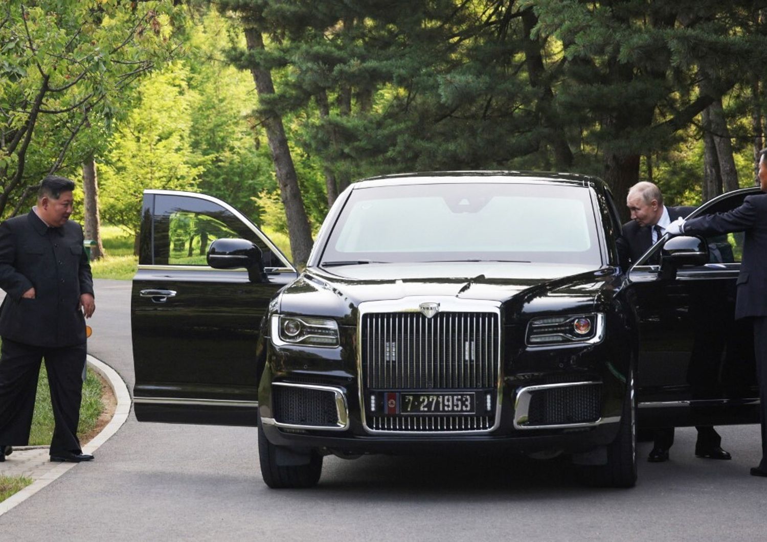 Putin dona una limousine 'made in Russia' a Kim