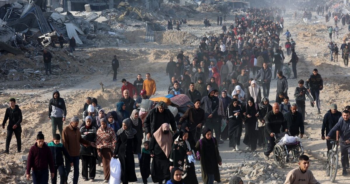 Migliaia di palestinesi in strada per tornare a casa