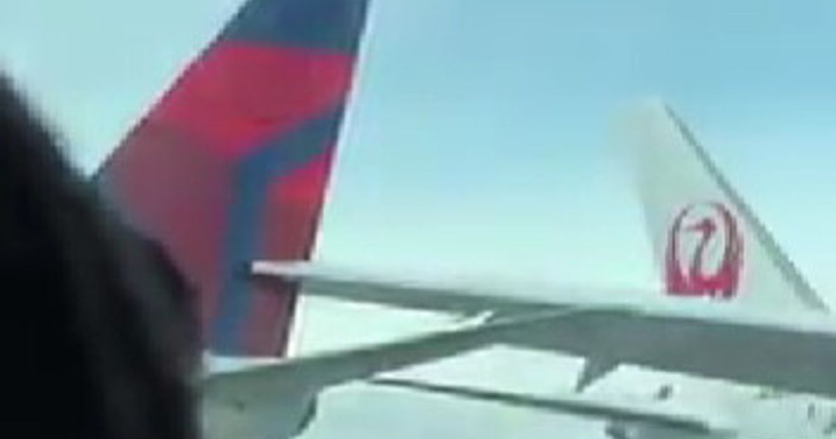 Aereo atterra a Seattle e colpisce coda di un Boeing pronto al decollo