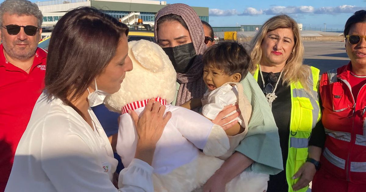 De l'Afghanistan, la petite Ayeda est à Palerme pour des soins vitaux