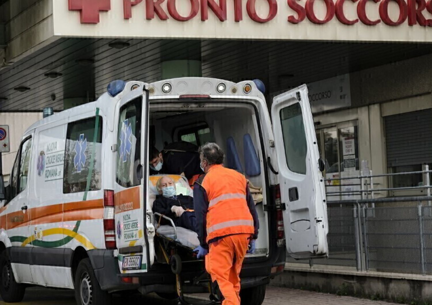 Muore su una sedia in pronto soccorso, 8 indagati