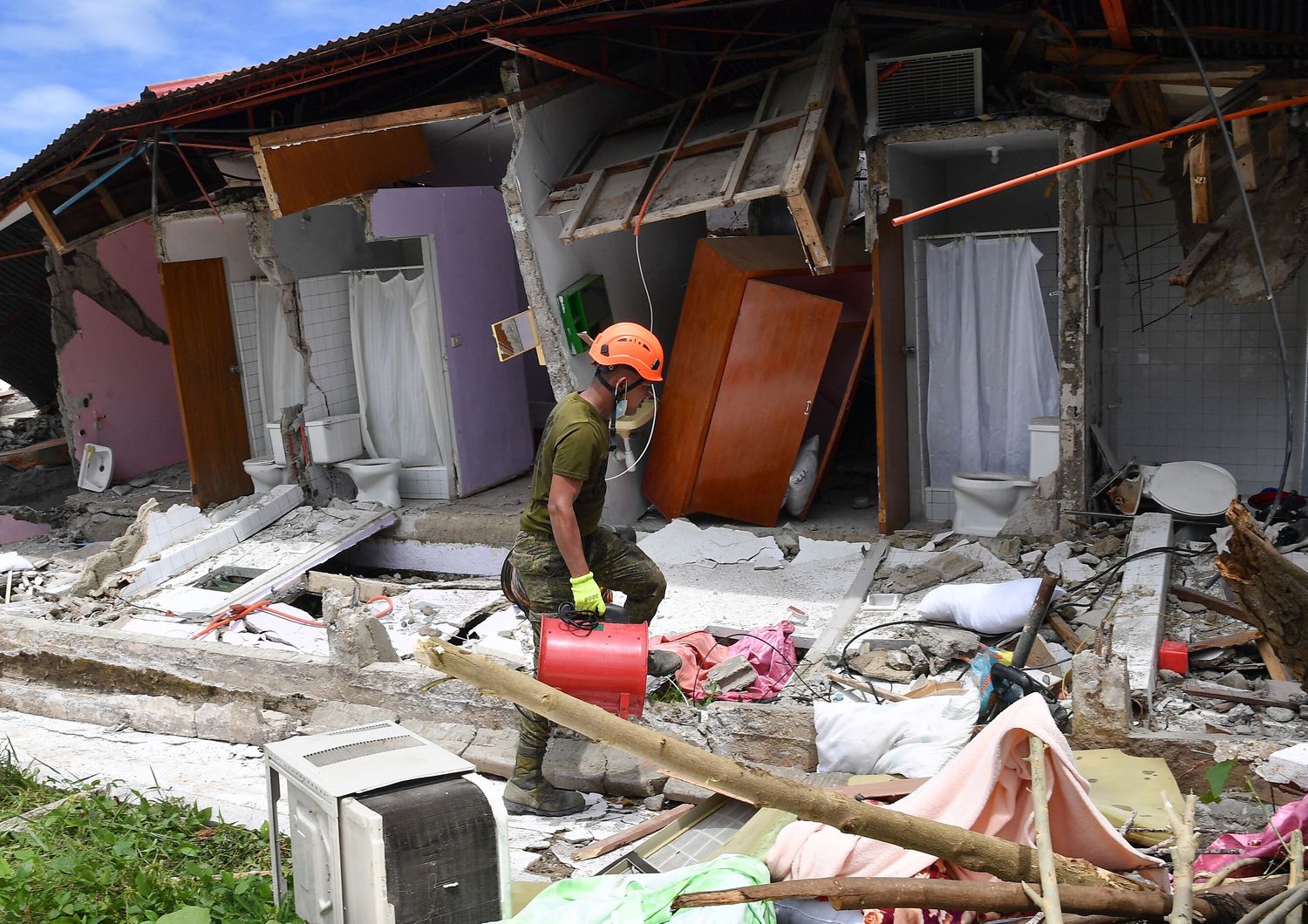 Terremoto nelle Filippine: il bilancio sale a 60 morti, ospedali al ...
