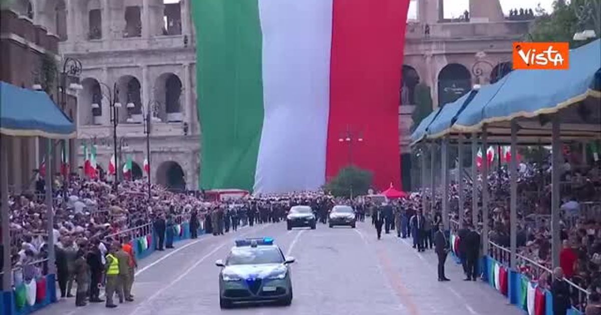 2 giugno, Mattarella e Crosetto arrivano in via dei Fori Imperiali ...
