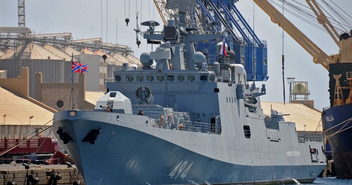 Fregata russa spara contro uno yacht nella Manica: indaga Londra