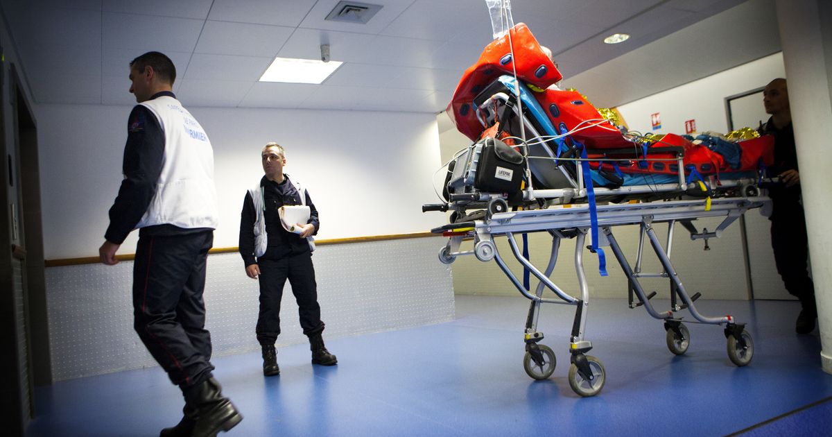 Carica il motorino elettrico in pronto soccorso, denunciato