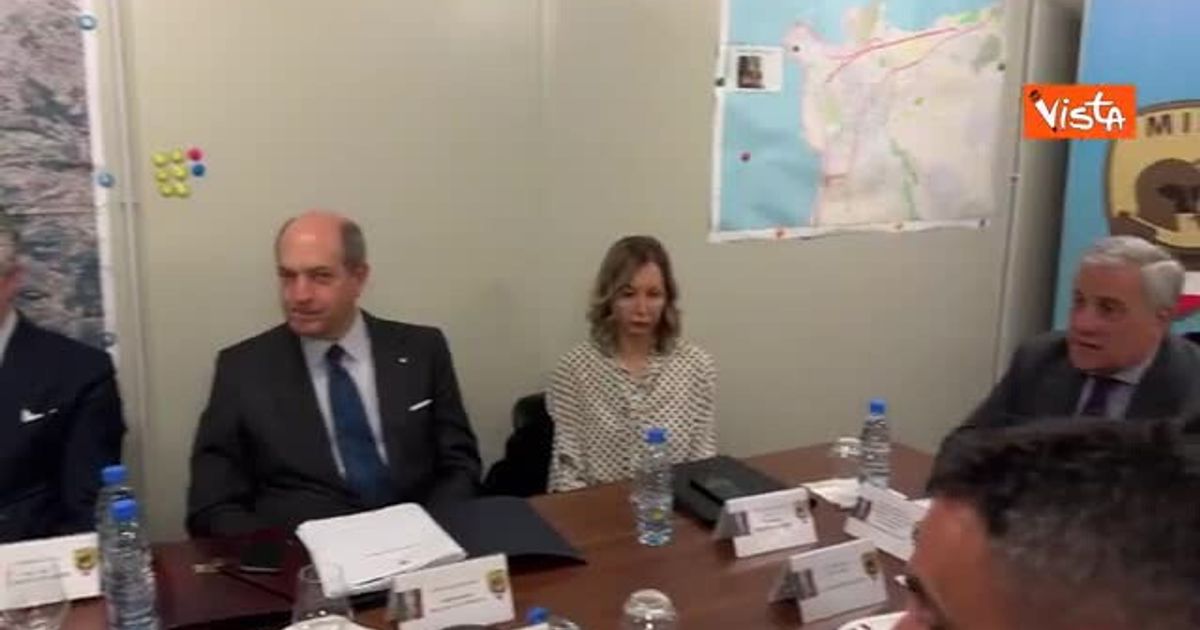 Tajani visita la sede della missione militare italiana a Beirut