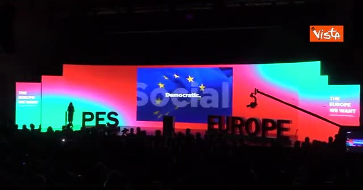 Congresso del Pse a Roma, l'apertura della kermesse con la foto di famiglia dei leader sul palco